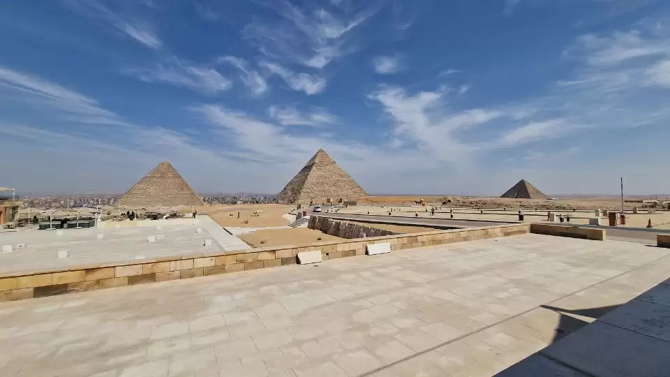 Full-day tour of Giza Pyramids, Sphinx, and Egyptian Museum with lunch ...